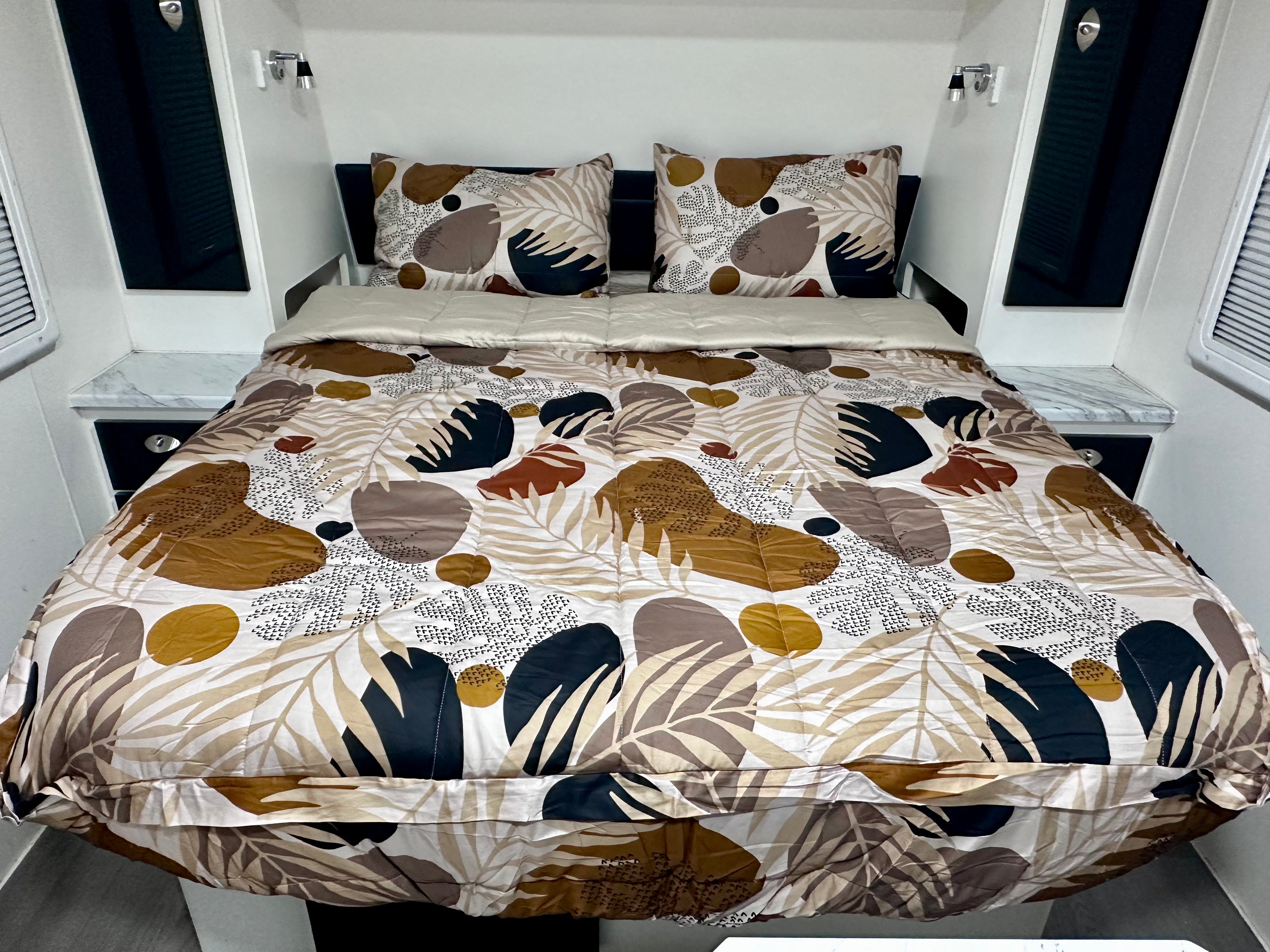 Regal Comfort: The Queen Caravan Complete Bedding Collection – Van Threadz